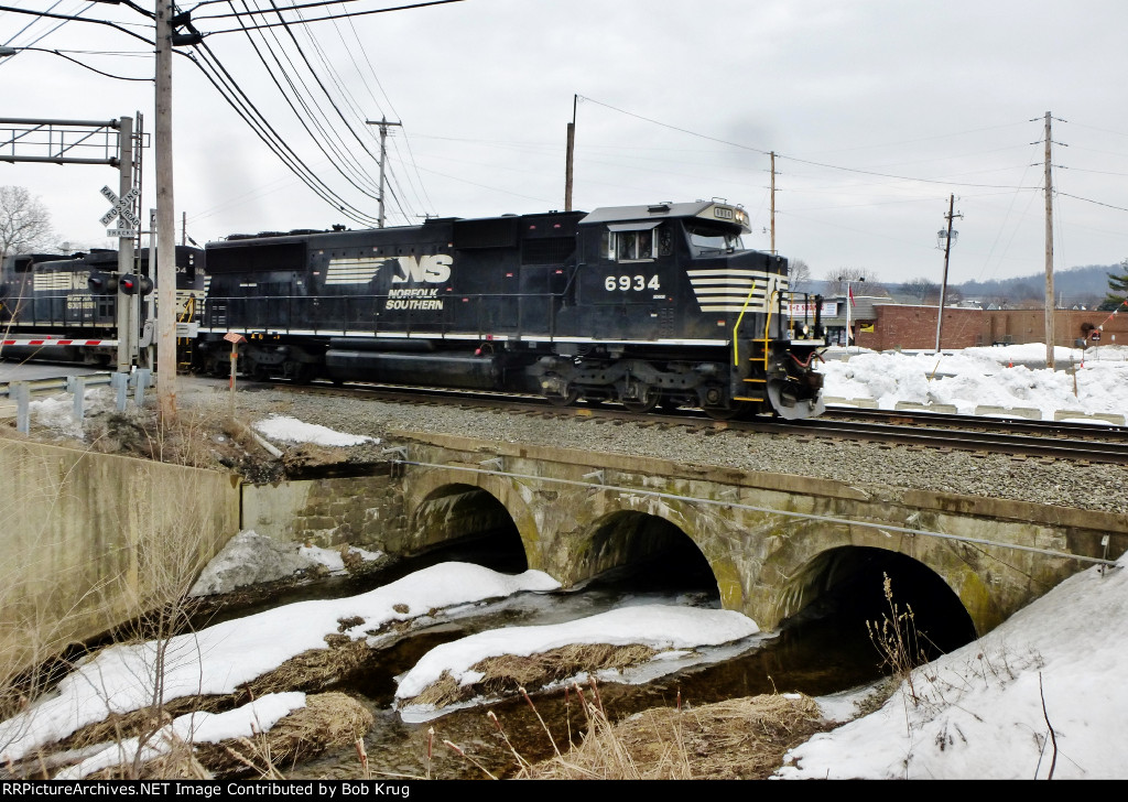 NS 6934 crosses Swabia Creek in Macungie
